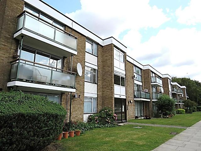 Wheatlands, Hounslow TW5 2 bed flat to rent £1,950 pcm £450 pw