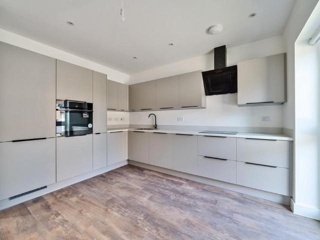 Wheatley Carr, Nelson, BB9 3 bed semi detached house to rent £1,425 pcm £329 pw