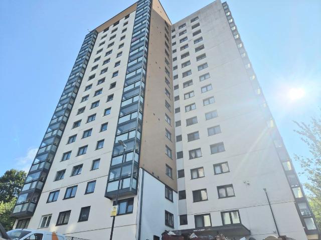 Wheatley Court, Halifax HX2, 2 bed flat to rent, £700 pcm | PrimeLocation
