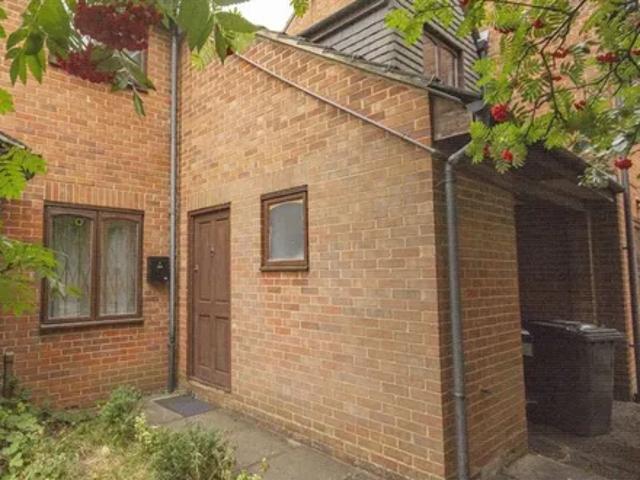 Wheatley Close, London, NW4 4LG, United Kingdom | 5 bed duplex for rent #167548684 | Rentberry