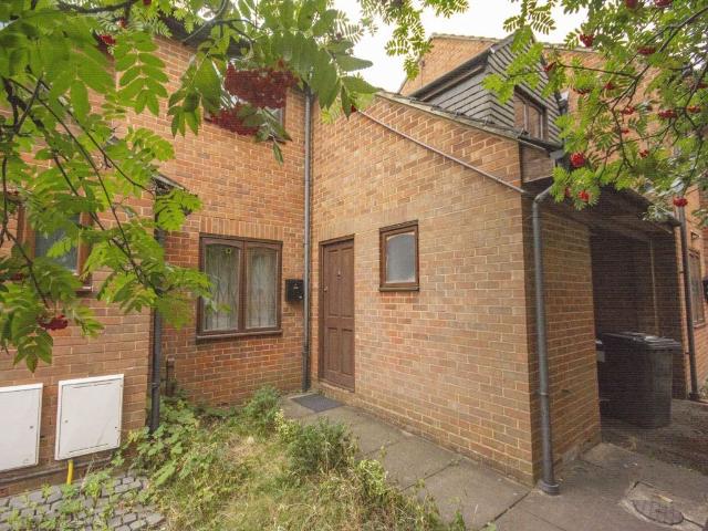 Wheatley Close, London NW4, 5 bed semi detached house to rent, £2,800 pcm | PrimeLocation