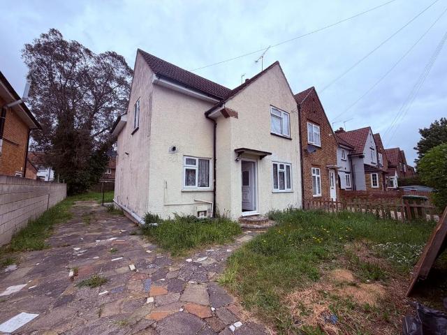 Wheatley Crescent, Hayes UB3 4 bed semi detached house to rent £2,999 pcm £692 pw