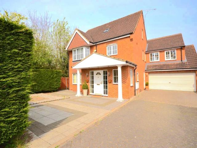 Wheatley Drive, Watford WD25 5 bed detached house to rent £3,500 pcm £808 pw