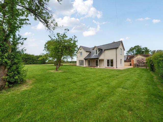Wheatley Lane, Alton GU34 5 bed detached house to rent £3,995 pcm £922 pw