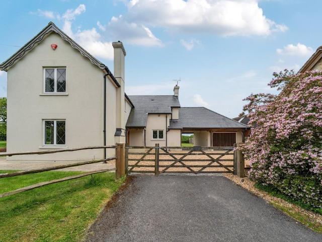 Wheatley Lane, Alton GU34 5 bed detached house to rent £3,995 pcm £922 pw