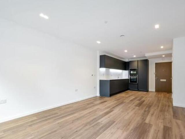 Wheatstone Gardens, London, 1 Bedroom Flat