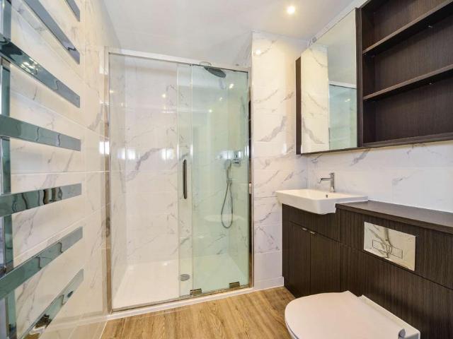 Wheatstone Gardens, Ladbroke Grove. 2 bed flat to rent £3,532 pcm £815 pw