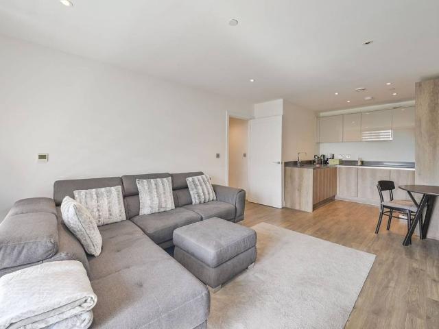 Wheatstone House 650 654, Chiswick High Road, Kew Bridge, London W4, 1 bed flat to rent, £2,300 pcm | PrimeLocation