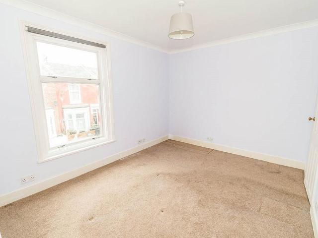 Wheatstone Road, Hampshire PO4 3 bed terraced house to rent £1,375 pcm £317 pw