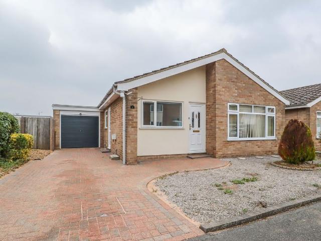 Wheats Close, Witchford CB6, 2 bed detached bungalow to rent, £1,150 pcm | PrimeLocation