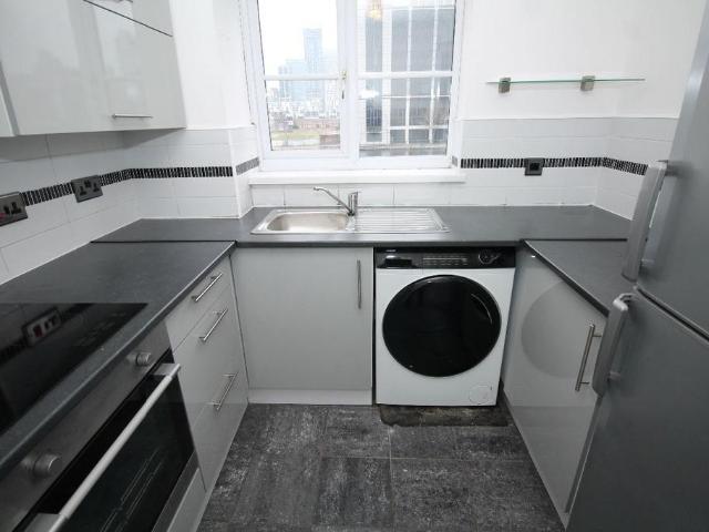 Wheatsheaf Close, Isle of Dogs, E14 2 bed flat to rent £2,000 pcm £462 pw