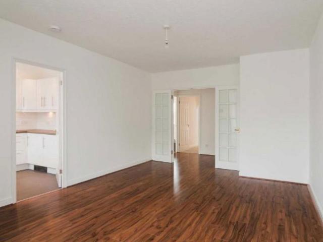 Wheatsheaf Close, London E14 2 bed flat to rent £2,150 pcm £496 pw