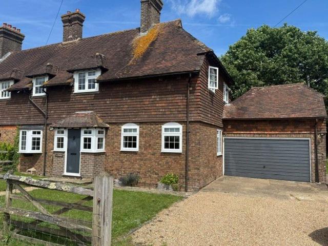 Wheatsheaf Road, HENFIELD 4 bed semi detached house to rent £2,750 pcm £635 pw