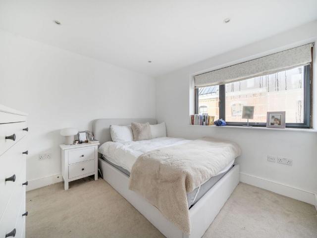 Wheatsheaf Terrace, Parsons Green, London SW6, 2 bed flat to rent, £2,925 pcm | PrimeLocation