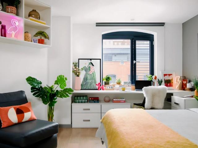 WHEELCHAIR ACCESSIBLE STUDIO