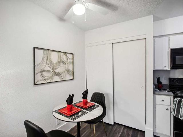 Where Comfort Meets Affordability 2 Bedroom Apartment for Rent at 14830 N Black Canyon Hwy, Phoenix, AZ 85053
