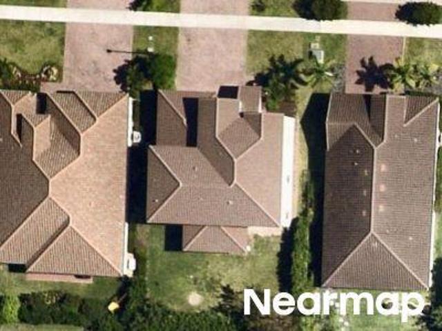 Whitcombe Dr