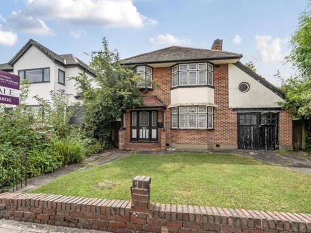 Whitchurch Gardens, Edgware, 3 Bedroom Detached