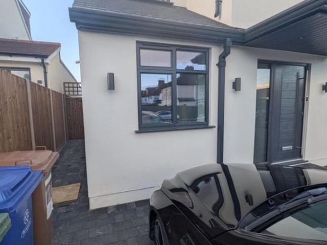 Whitchurch Lane, Canons Park, Edgware HA8, Room to rent, £1,300 pcm | PrimeLocation