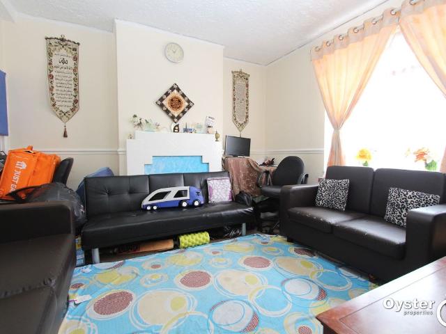 Whitchurch Lane, Edgware HA8, 3 bed flat to rent, £1,900 pcm | PrimeLocation