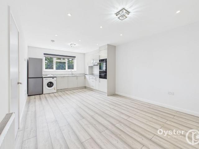 Whitchurch Lane, Edgware HA8, 3 bed flat to rent, £2,500 pcm | PrimeLocation