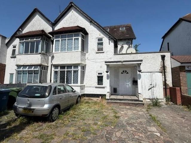 Whitchurch Lane, Edgware HA8, 3 bed flat to rent, £2,300 pcm | PrimeLocation