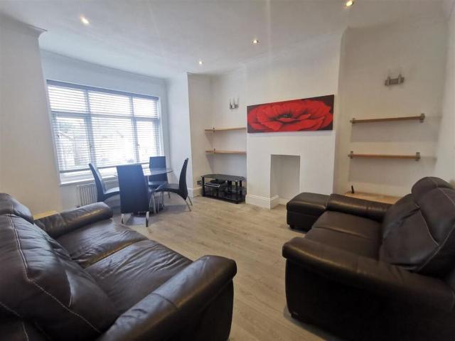 Whitchurch Lane, Edgware HA8, 2 bed flat to rent, £1,900 pcm | PrimeLocation