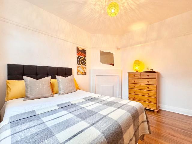Whitchurch Lane, Edgware HA8, Room to rent, £750 pcm | PrimeLocation
