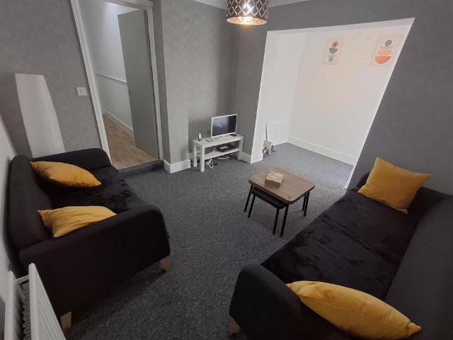 Whitchurch Road, Cardiff CF14 3 bed maisonette to rent £1,860 pcm £429 pw
