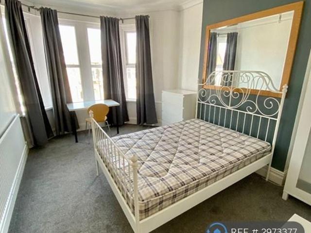 Whitchurch Road, Cardiff, CF14 3 bed flat to rent £1,575 pcm £363 pw