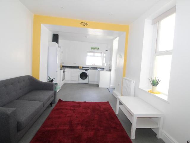 Whitchurch Road, Heath, Cardiff CF14, 2 bed flat to rent, £1,400 pcm | PrimeLocation