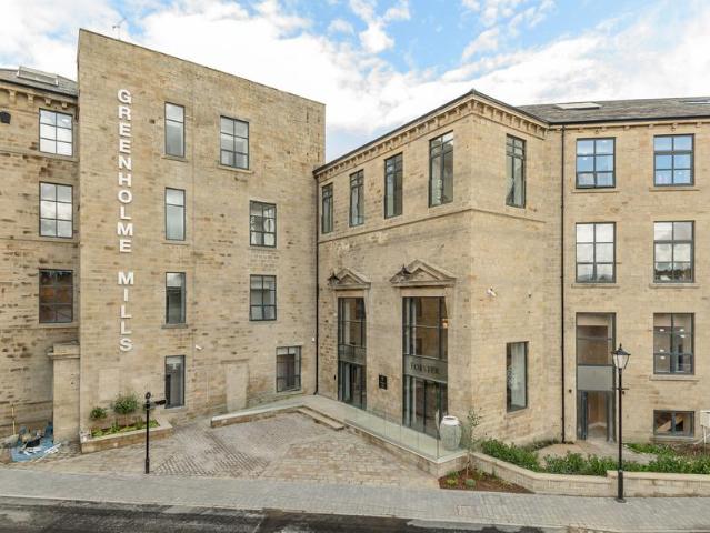 Whitaker Mill, Iron Row, Burley in. 2 bed flat to rent £1,600 pcm £369 pw
