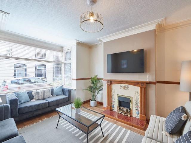 Whitby YO21, 3 bed flat to rent, £2,288 pcm | PrimeLocation