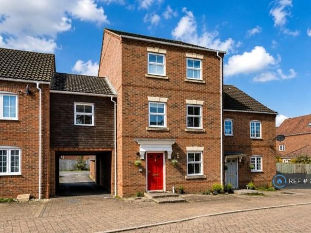 Whitgift Close, Basingstoke, RG22 6 bed semi detached house to rent £2,680 pcm £618 pw