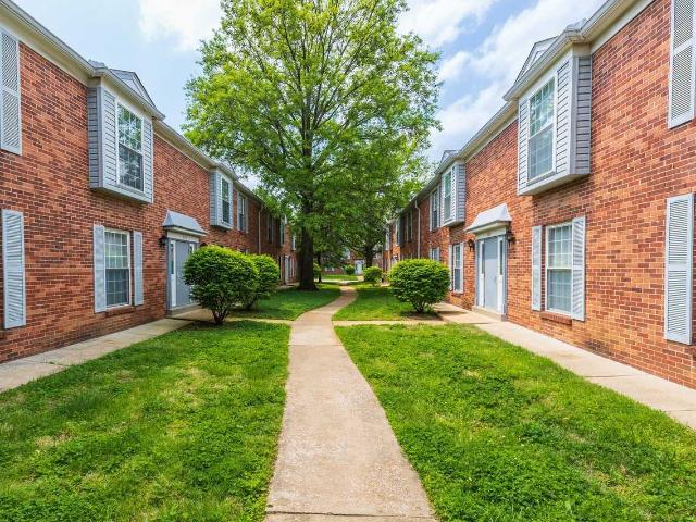 White Birch Apartments 2 Bedroom Apartment for Rent at 355 Coachway Ln, Hazelwood, MO 63042