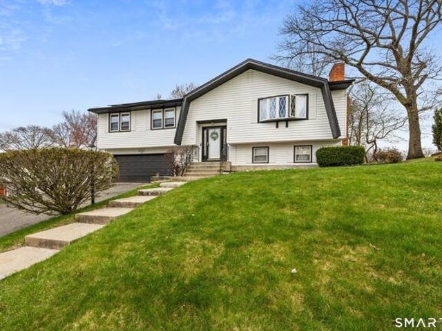 White Birch Dr, Waterbury, Home For Sale