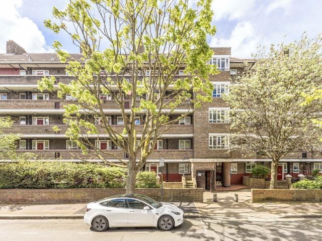 White City Estate, White City W12, 3 bed flat to rent, £2,548 pcm | PrimeLocation