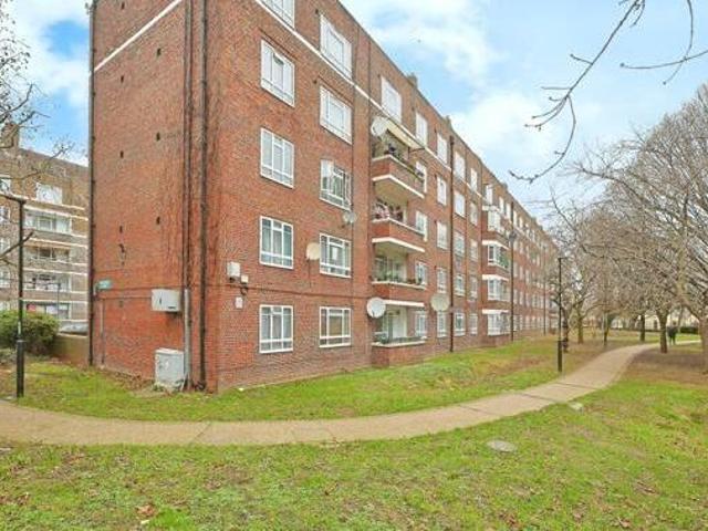 White City Estate, London, 3 Bedroom Flat