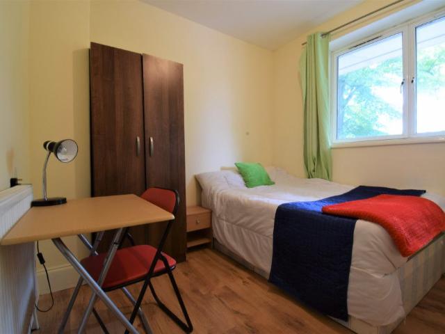 White City Estate, London W12, Room to rent, £780 pcm | PrimeLocation