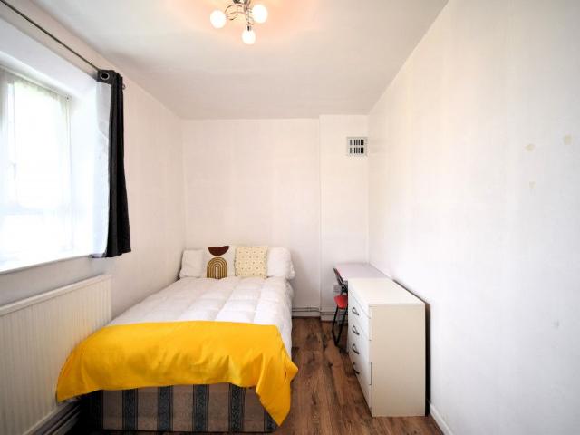 White City Estate, London W12, Room to rent, £867 pcm | PrimeLocation
