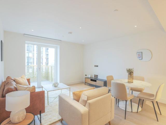White City Living, Parkside Apartments, Cascade Way, White City W12, 2 bed flat to rent, £3,900 pcm | PrimeLocation