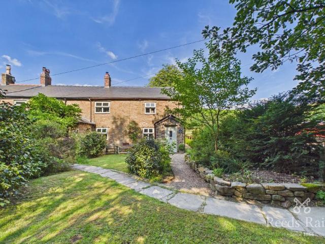 White Coppice, Chorley PR6 4 bed semi detached house to rent £2,750 pcm £635 pw