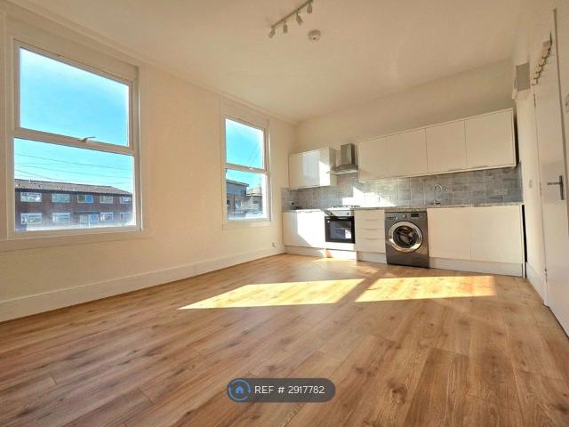White Hart Lane, London N22, 2 bed flat to rent, £1,700 pcm | PrimeLocation