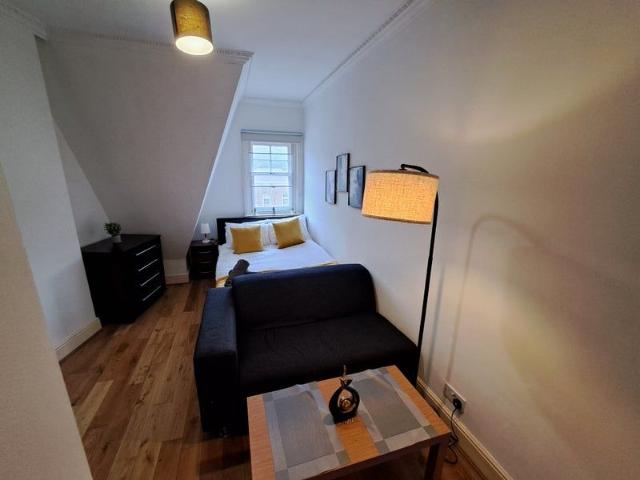 White Hart Lane N17, Room to rent, £700 pcm | PrimeLocation