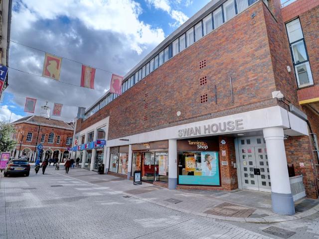 White Hart Street, High Wycombe, Buckinghamshire HP11, 1 bed flat to rent, £1,050 pcm | PrimeLocation
