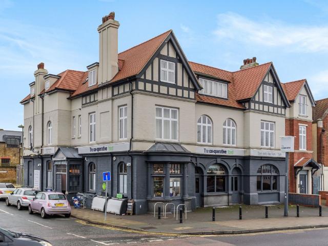 White Horse Hill, Chislehurst BR7, 2 bed flat to rent, £1,775 pcm | PrimeLocation
