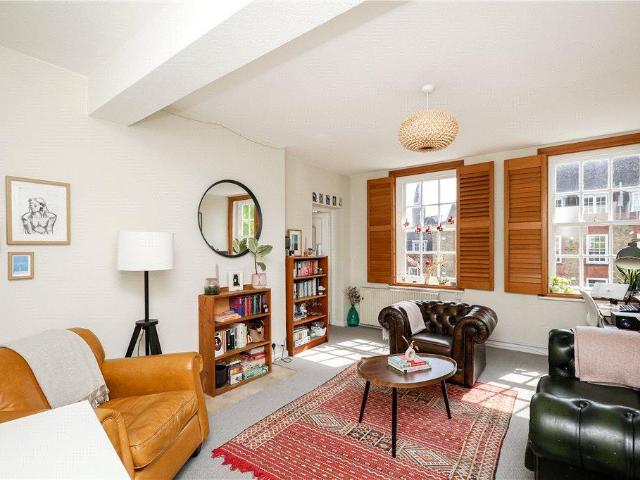 White House, Vicarage Crescent, SW11 3 bed flat to rent £2,650 pcm £612 pw