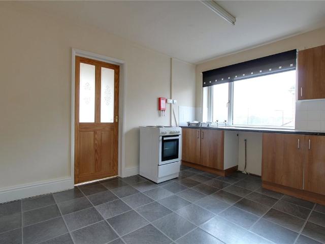 White Lane, Sheffield, South Yorkshire S12, Studio to rent, £425 pcm | PrimeLocation