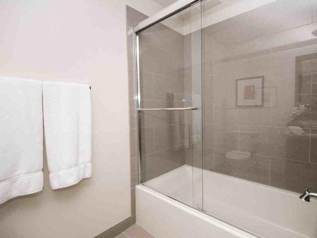 White Magnolia 2 Bedroom Apartment for Rent at 17720 Magnolia Blvd, Los Angeles, CA 91316 Encino
