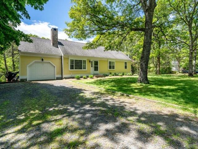 White Moss Dr, Marstons Mills, Home For Sale